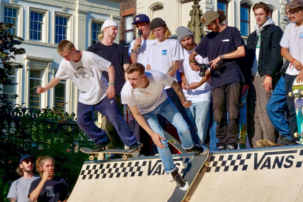 Skateboard móda. Od funkčnosti k street style | SKITT.cz